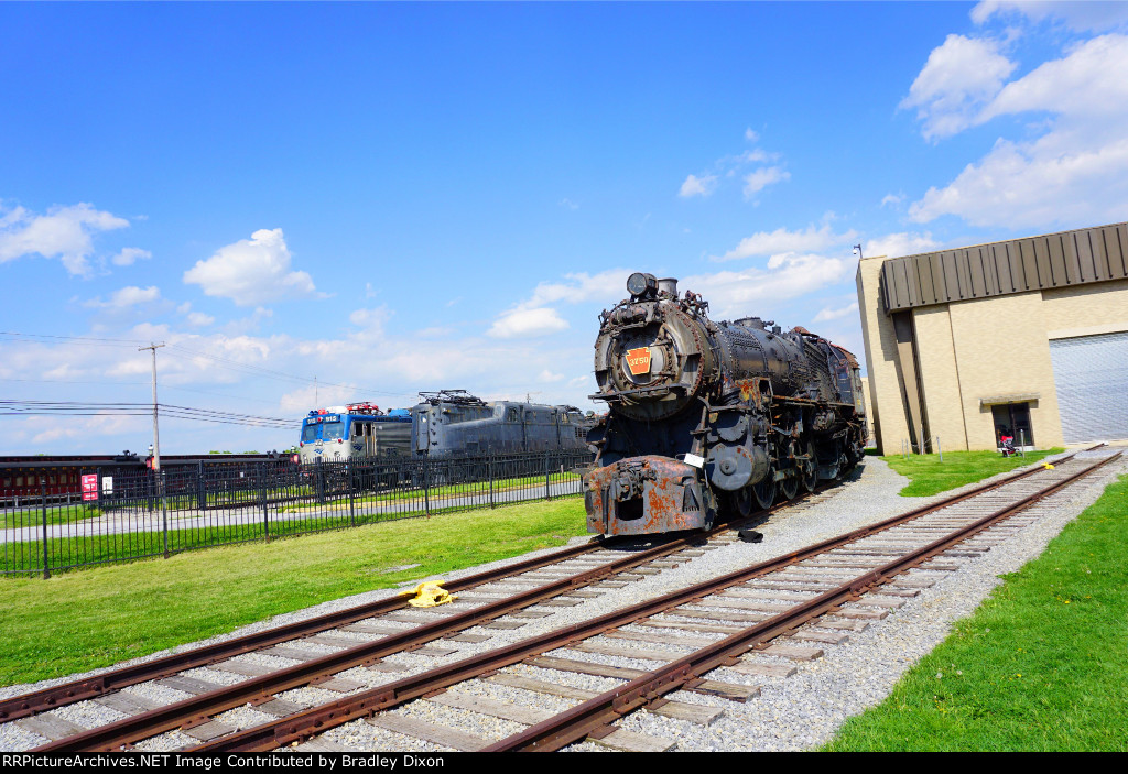 Pennsylvania 3750 (K4), 4800(GG1) and Amtrak>915(AEM-7)
